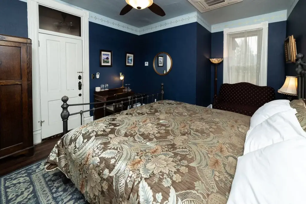 Percival Room – Swantown Inn